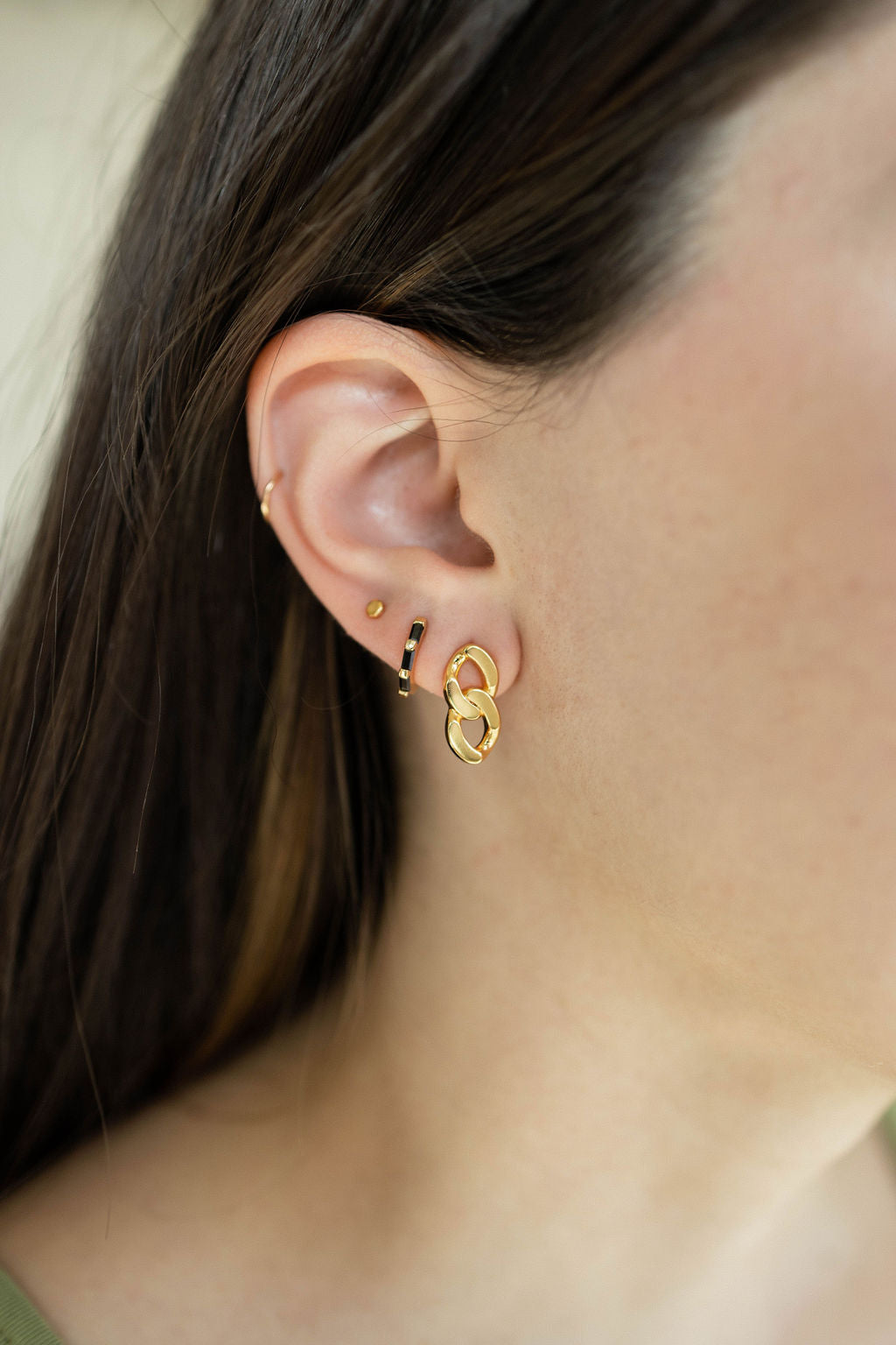 Gold circle stud earrings store